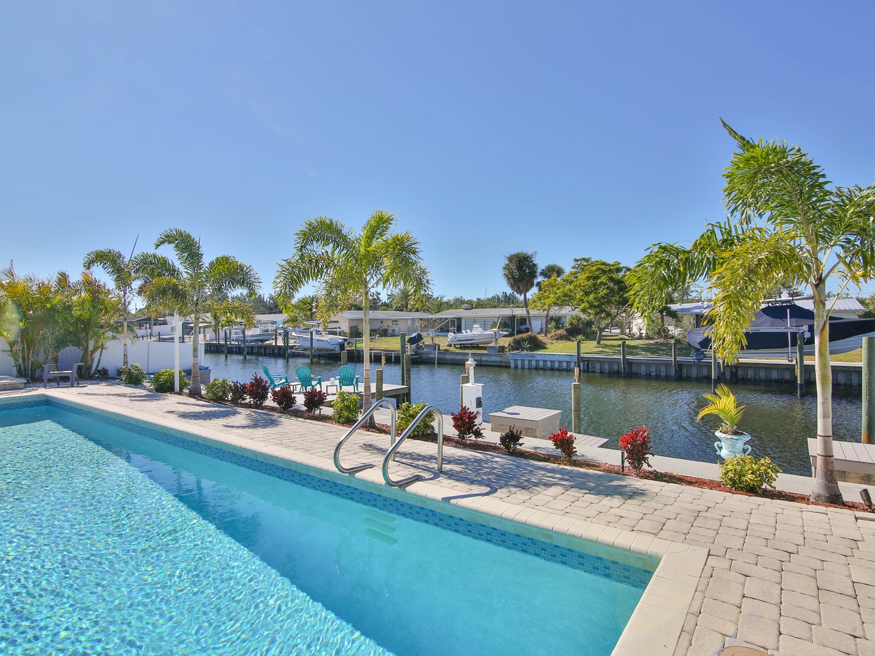 6 Gorgeous Anna Maria Island Rentals with a Pool | Island Dreams Realty